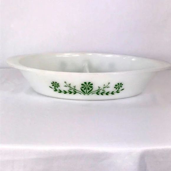 Glasbake | Dining | Jeanettevintagedivided Glass Bakeware White Green ...